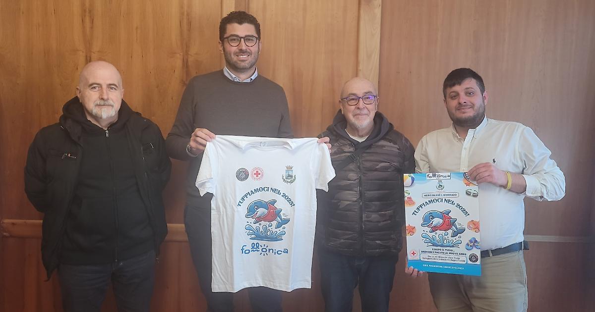 Follonica, il primo bagno dell'anno è tradizione: tutti pronti per ...