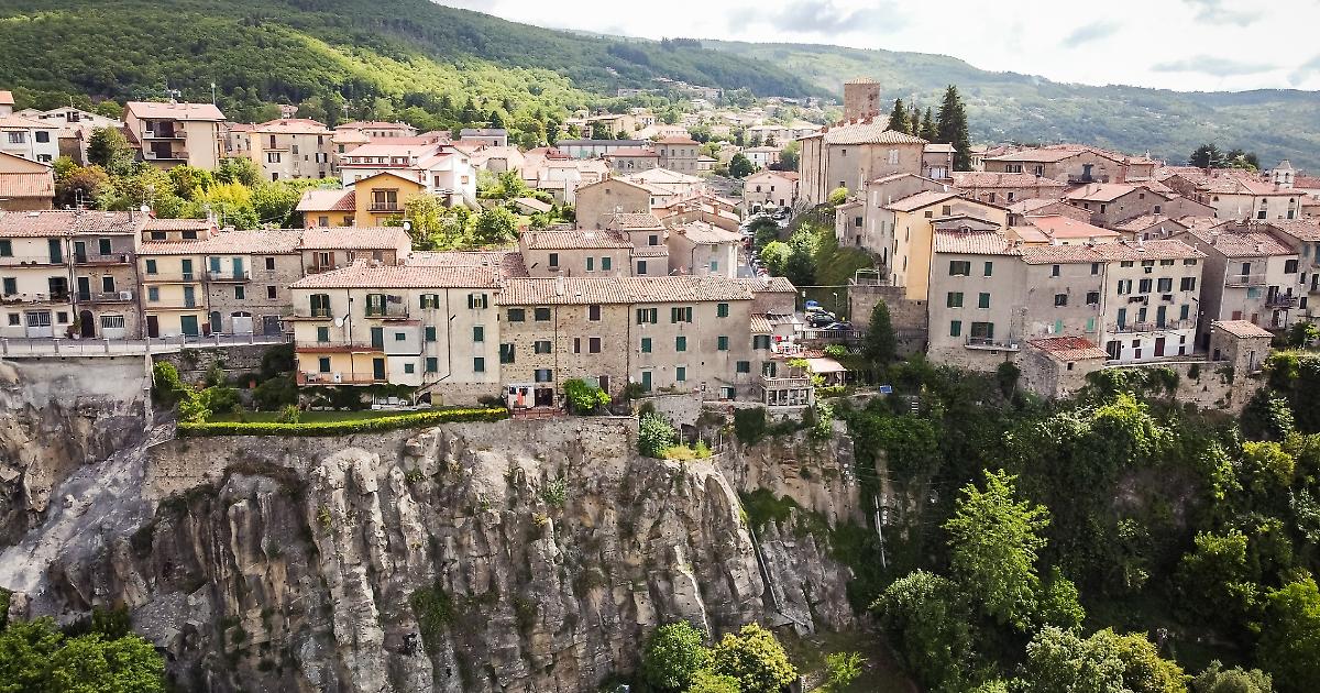 Il Comune compra fondi nel centro storico: diventeranno botteghe di ...