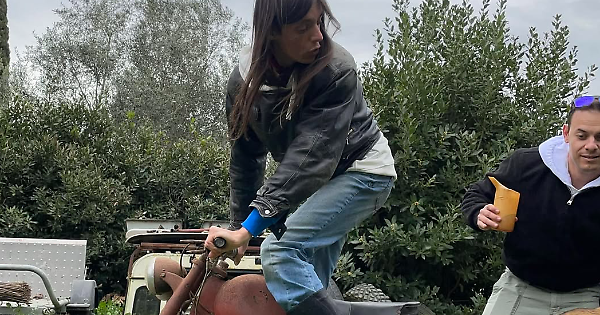 È Lucio Corsi mania: la sua "Volevo essere un duro" è disco d'oro ...