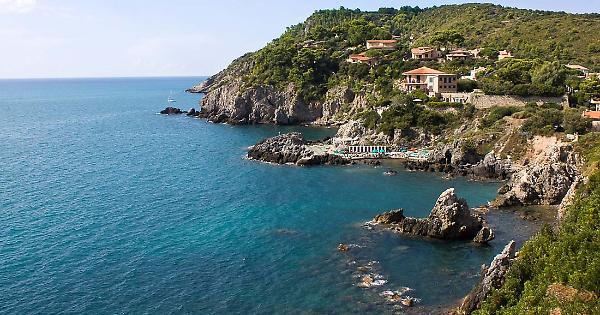 Secessionisti all'attacco sulle spiagge della baia di Talamone: "Sono ...