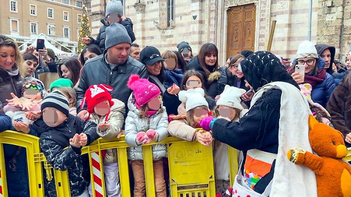 La Befana vola su Grosseto e trasforma la festa in un gesto d’amore: il ...